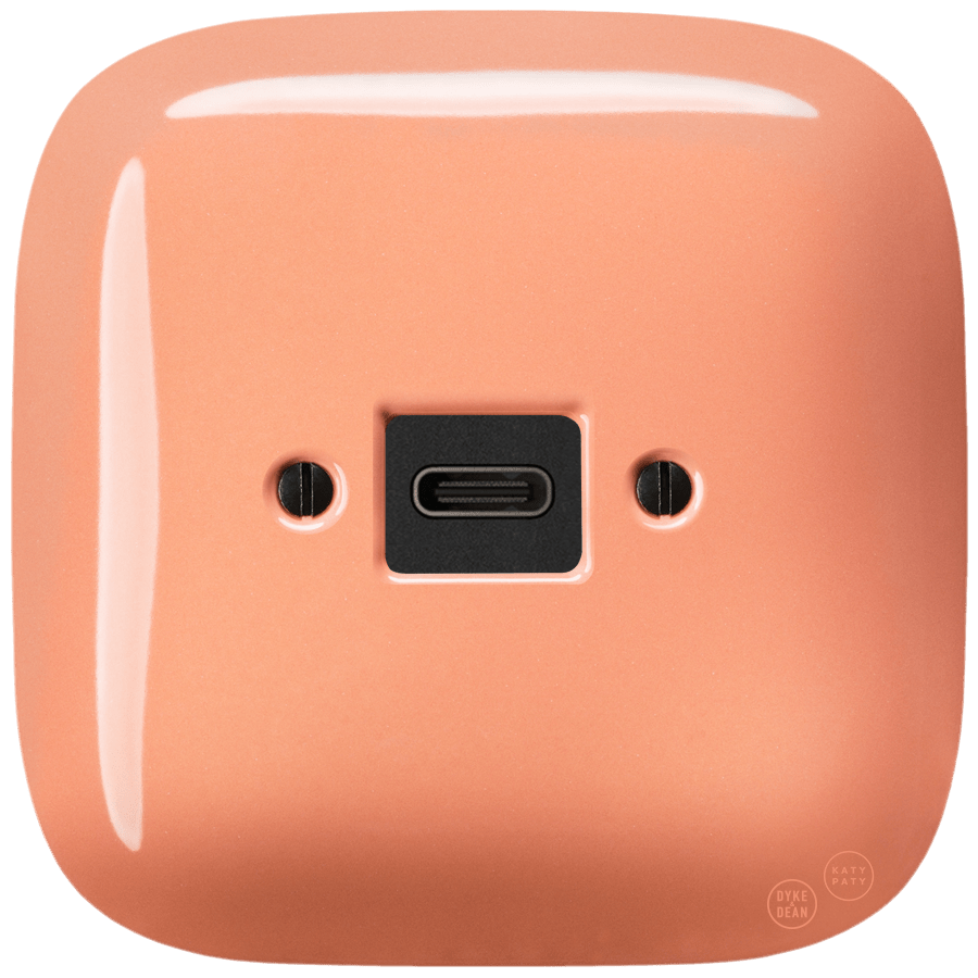 SQUARE PORCELAIN WALL SOCKET USB-C SALMON - DYKE & DEAN