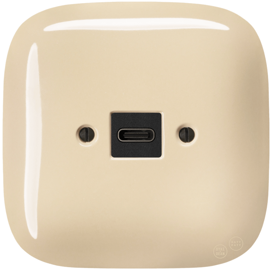 SQUARE PORCELAIN WALL SOCKET USB-C SAND - DYKE & DEAN
